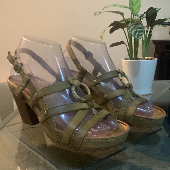 Timberland | Shoes | 2 Of Summer Sale Timberland Block Heel Sandals ...